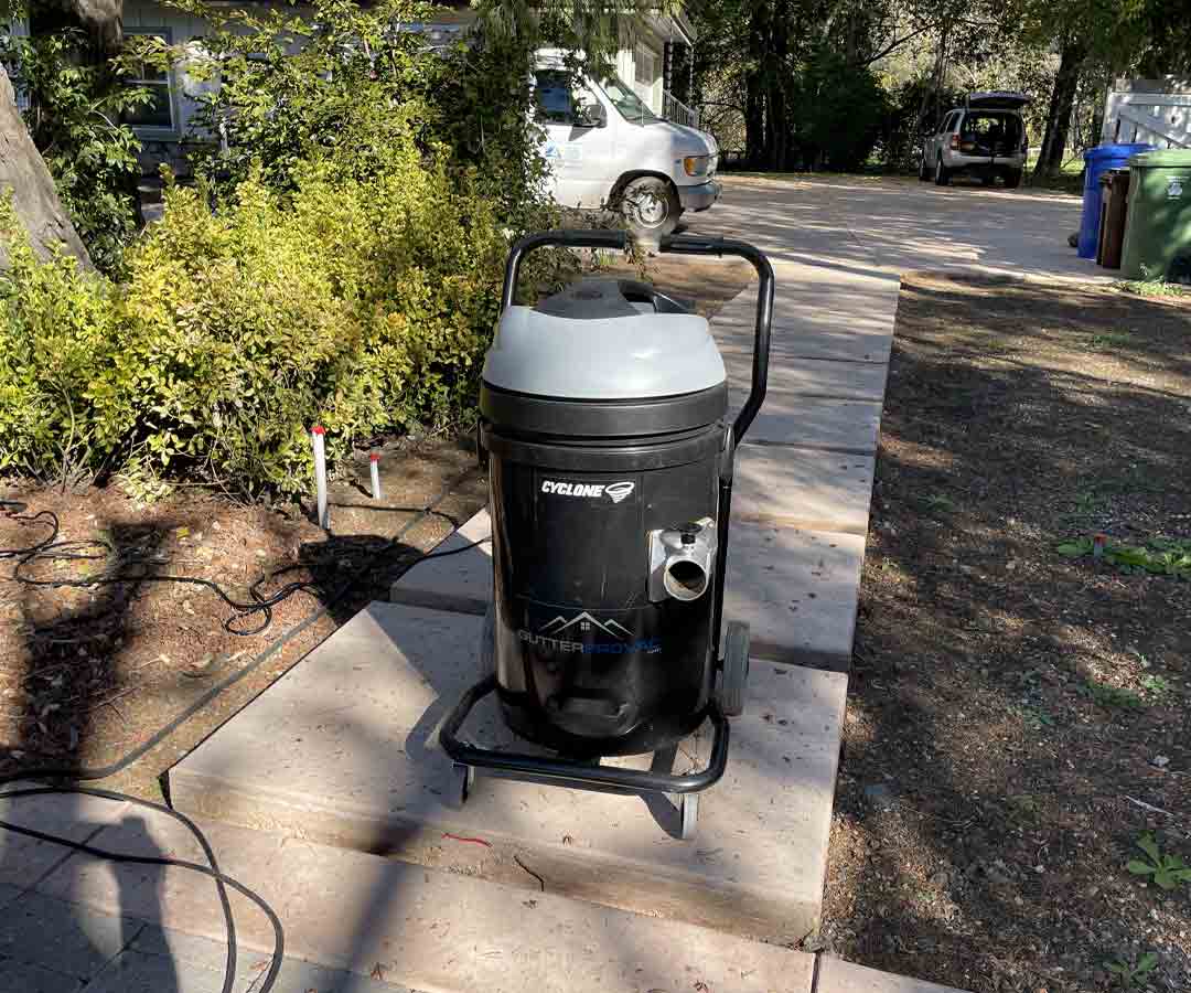 Effective Cyclone 20 Gallon Polypropylene Systems for Gutter Cleaning ...